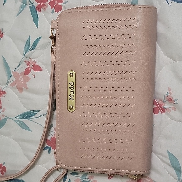 Mudd | Bags | Mudd Tan Small Crossbody | Poshmark